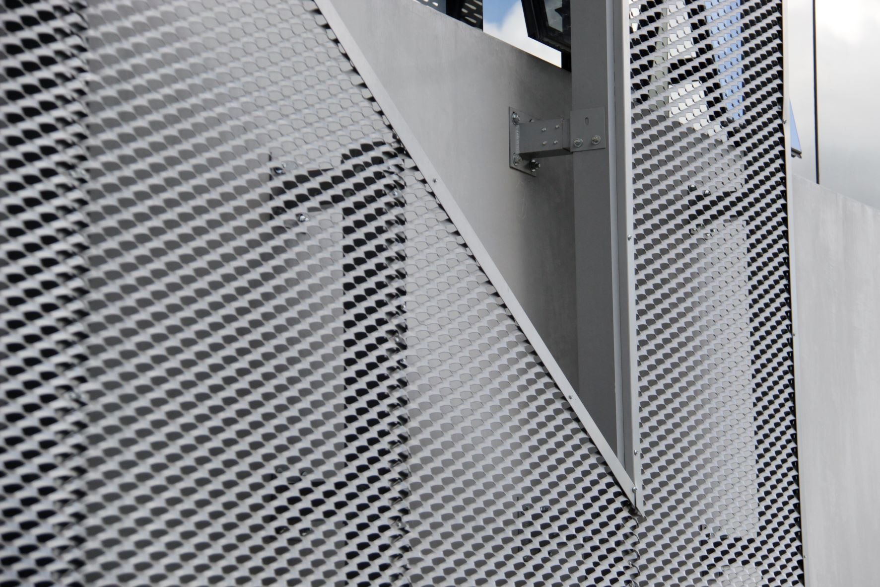 Fachada De Malha Metalica Expandida